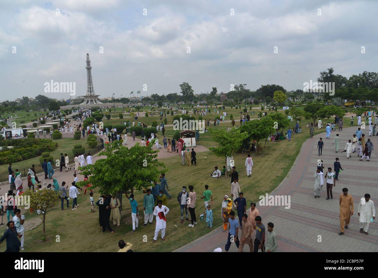 A large numbers of Pakistani people enjoying and celebrating 14th ...