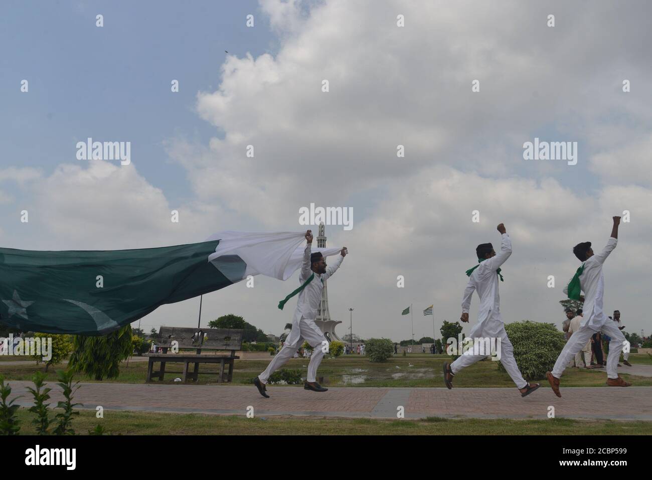 A large numbers of Pakistani people enjoying and celebrating 14th ...