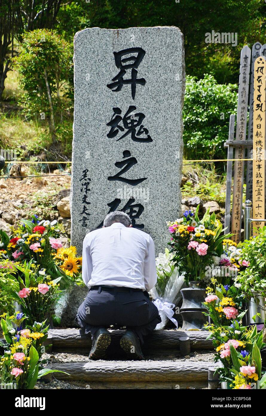 Japan Airlines (JAL) President Yuji Akasaka offers flower at Osutaka ...