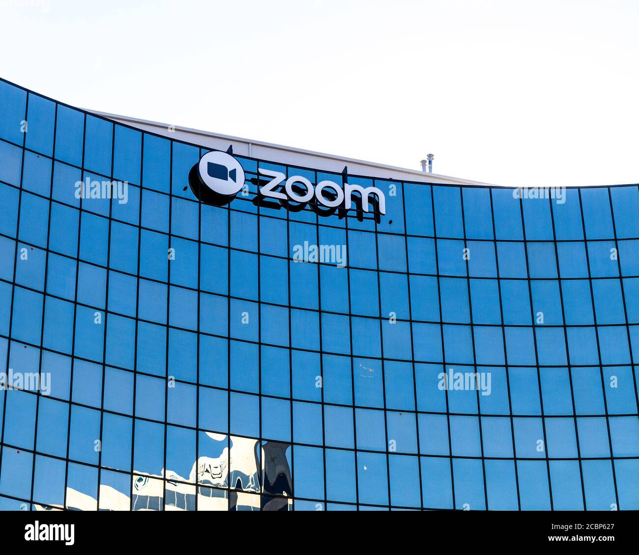 Zoom video conferencing hi-res stock photography and images - Alamy