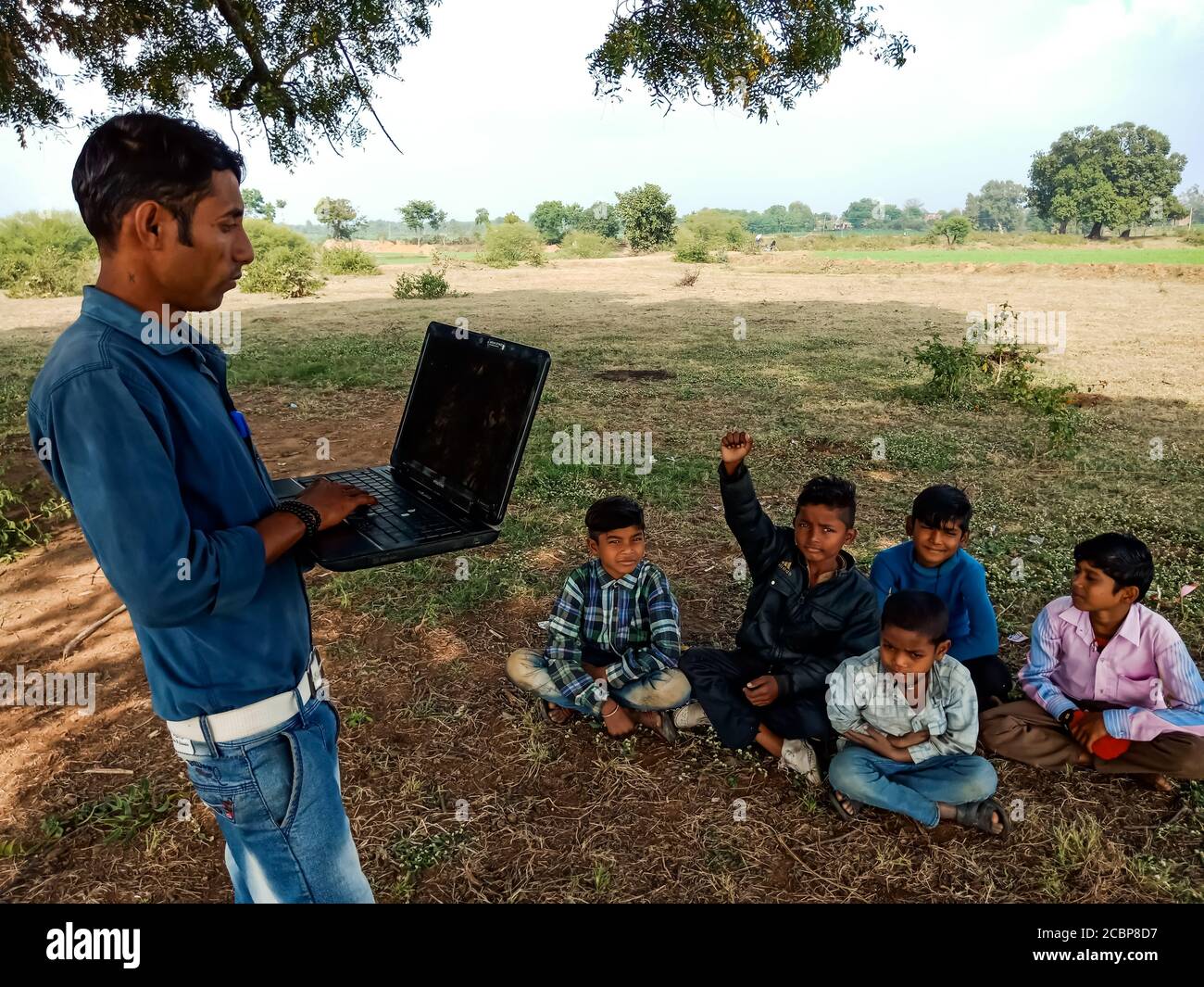 Poor asia child technology hi-res stock photography and images - Alamy