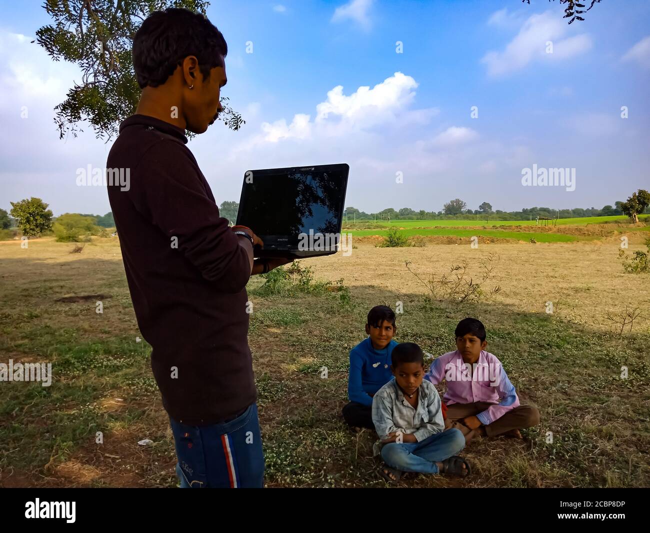 Poor asia child technology hi-res stock photography and images - Alamy