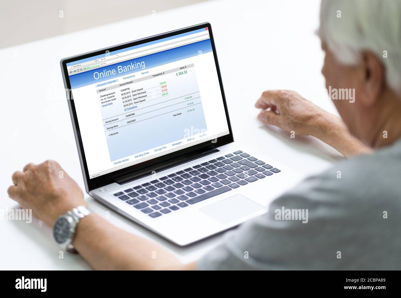 Elderly online banking hi-res stock photography and images - Alamy
