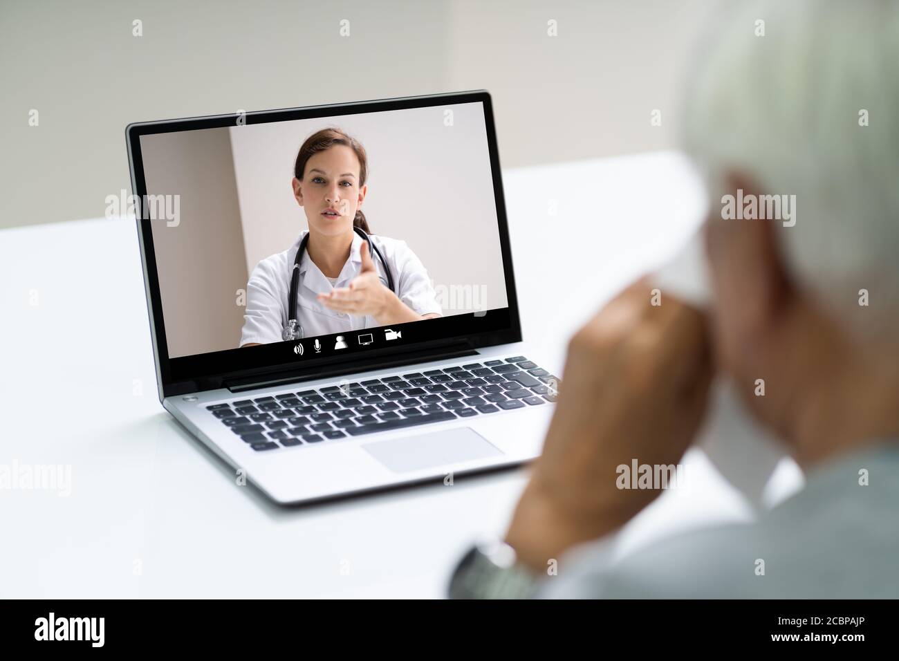 Talking to doctor hi-res stock photography and images - Alamy