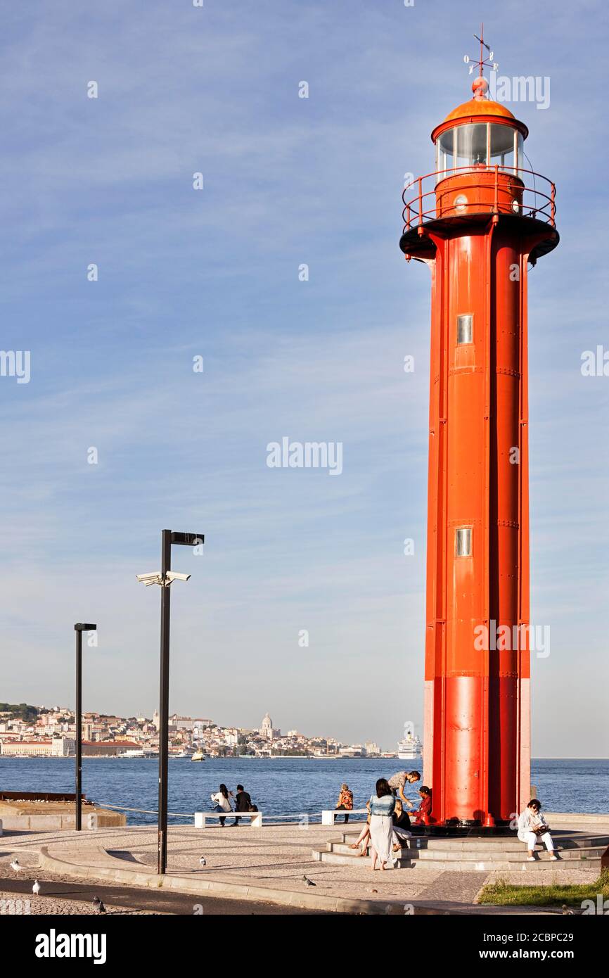 Cacilhas lisbon hi-res stock photography and images - Alamy