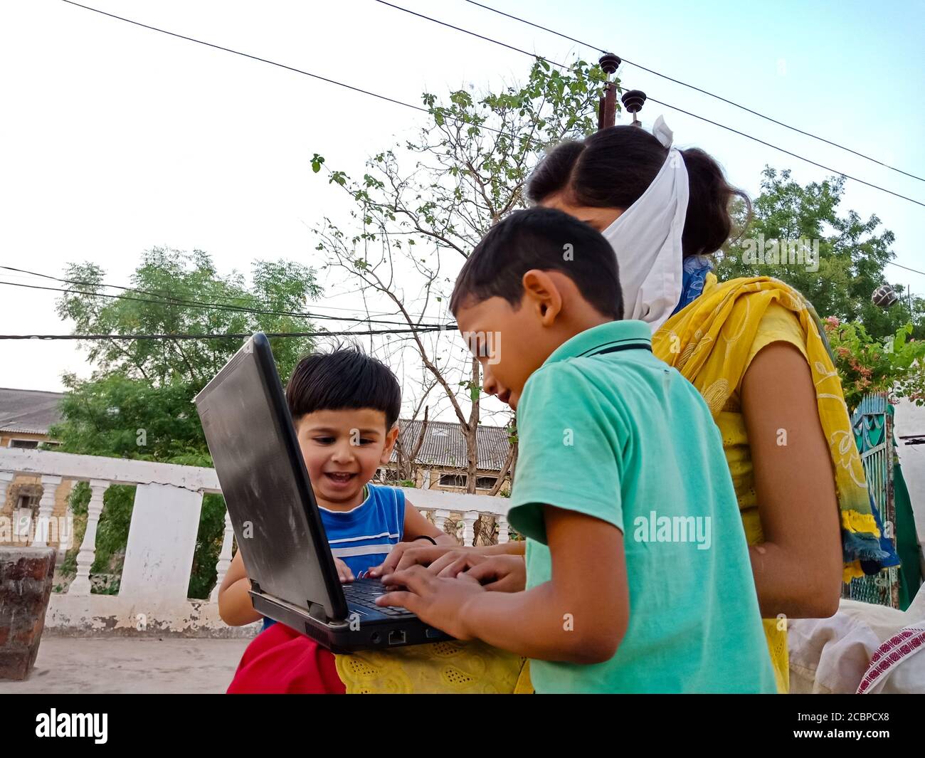 Poor school india technology hi-res stock photography and images - Alamy
