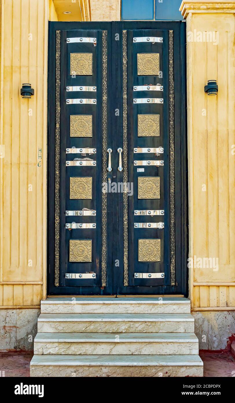 Arabian door styles hi-res stock photography and images - Alamy