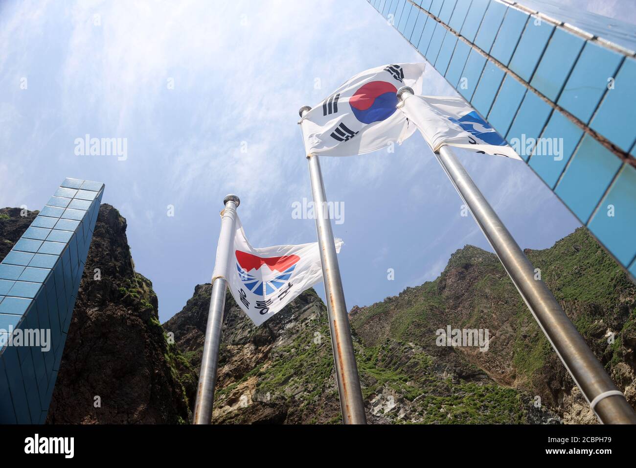15th Aug, 2020. Taegeukgi on Dokdo The Korean national flag, the ...