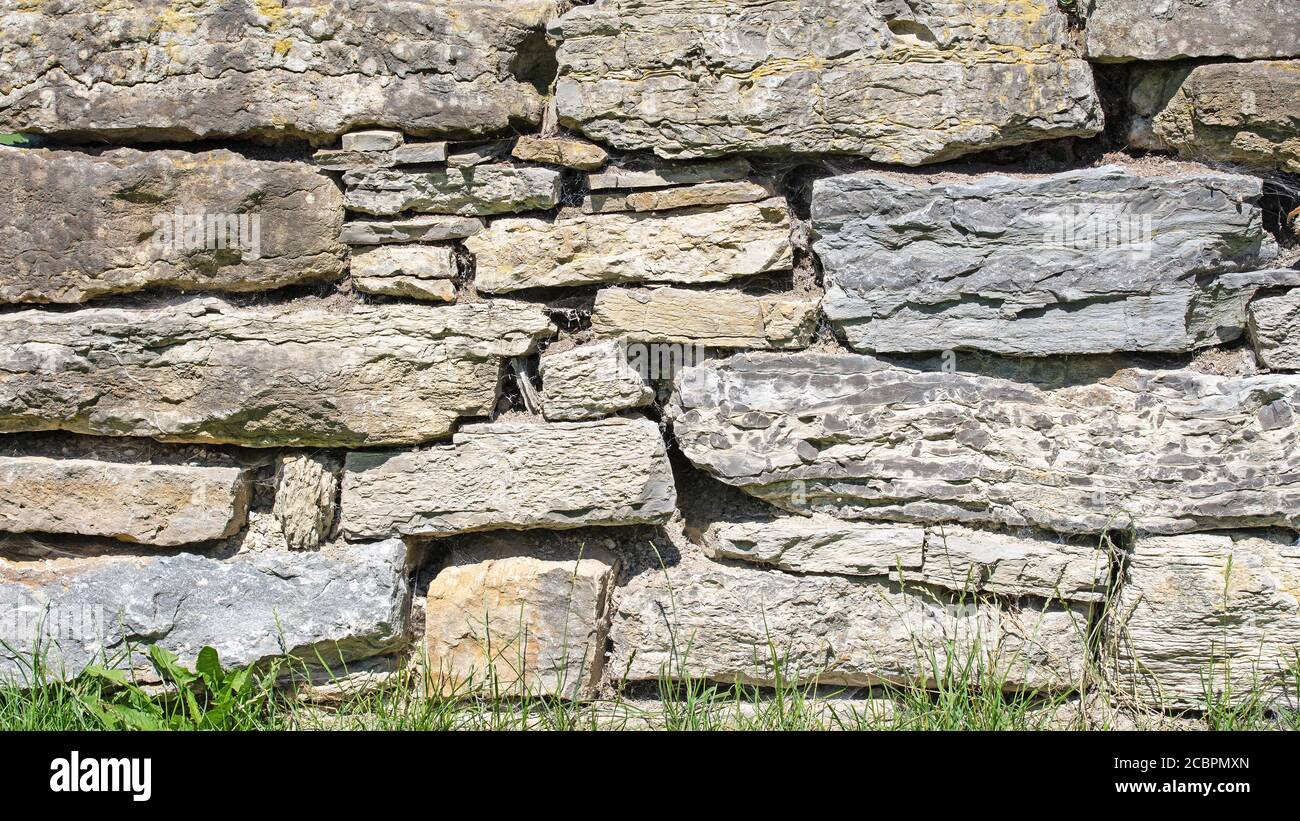 Dry stone wall garden hi-res stock photography and images - Alamy