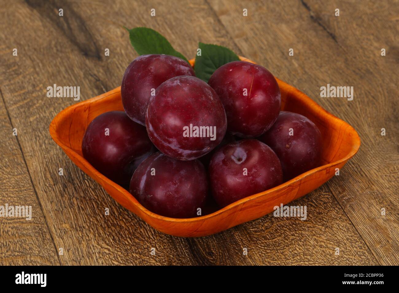 Ripe Plum heap in the wooden basket Stock Photo - Alamy