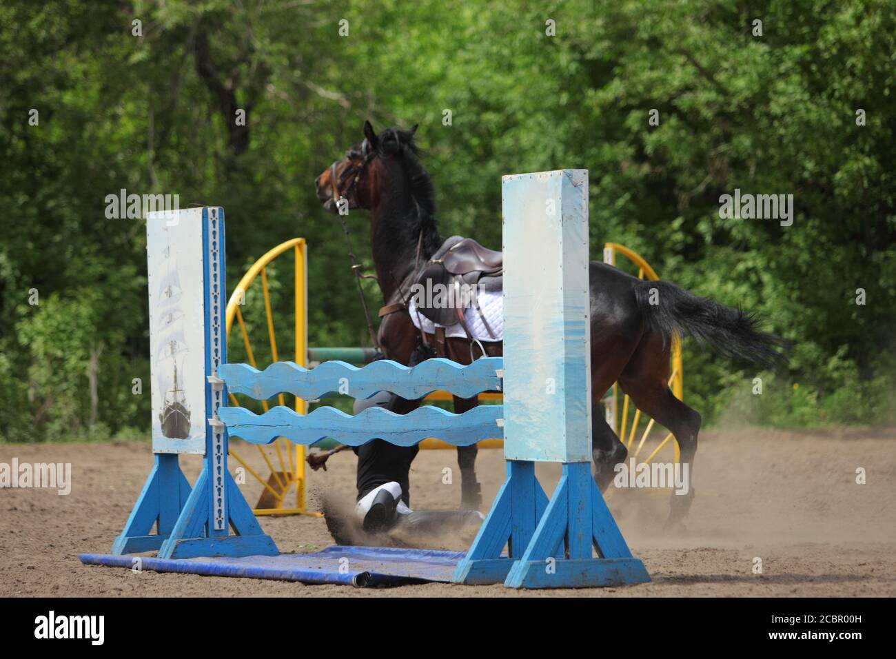 Rider falling off horse hi-res stock photography and images - Alamy