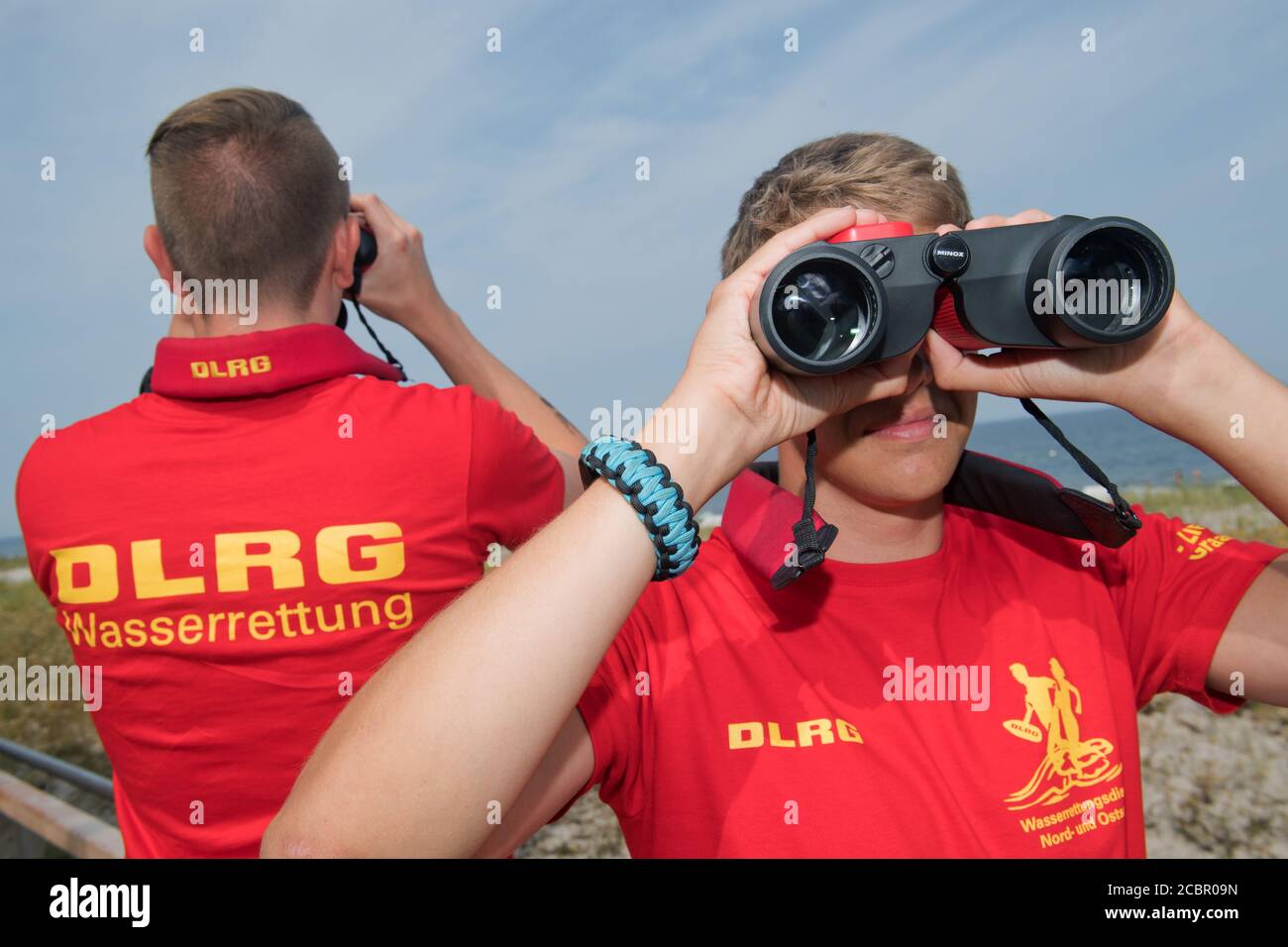 14 August 2020, Mecklenburg-Western Pomerania, Graal-Müritz: Lifeguards ...