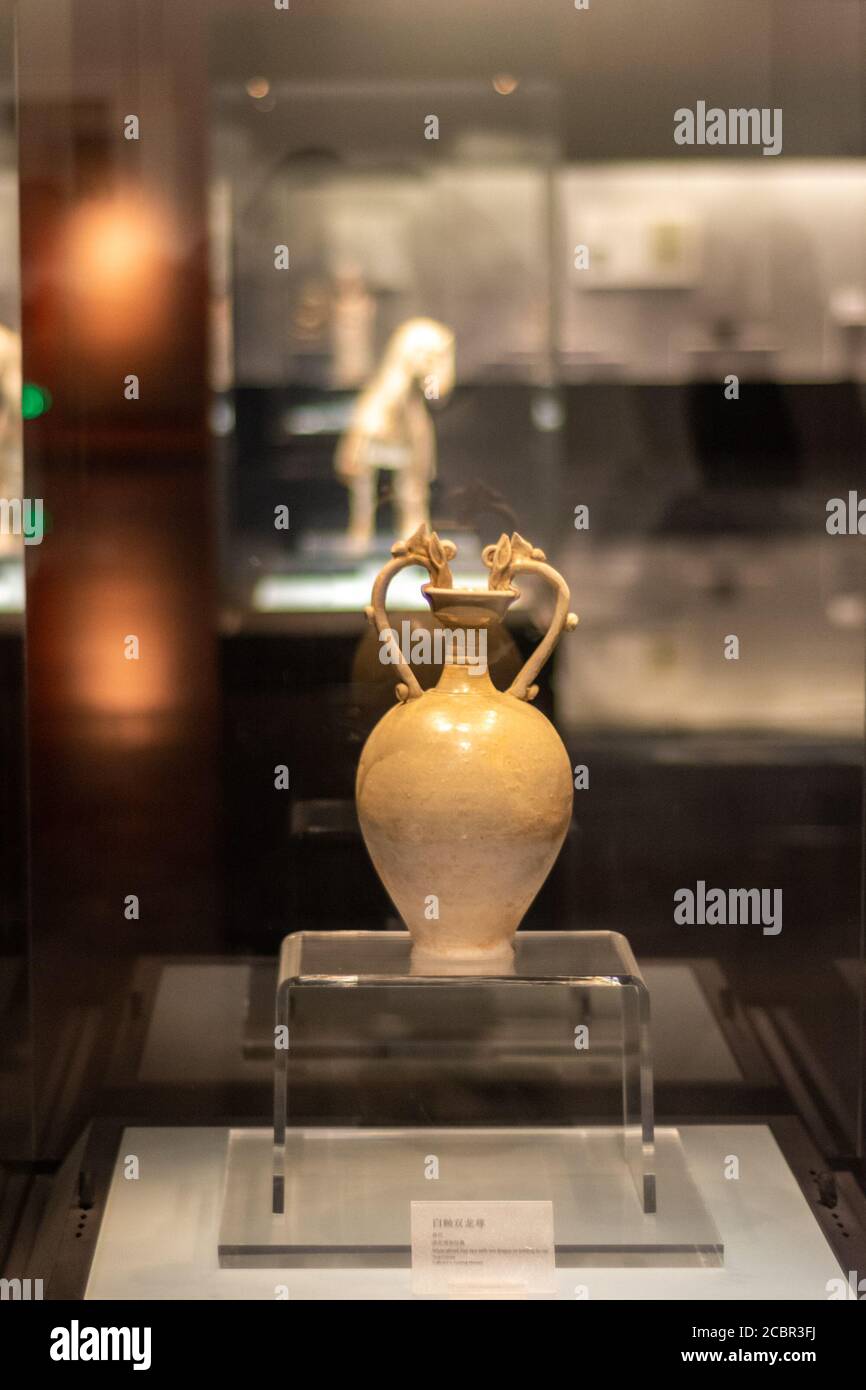 Ancient chinese pottery hi-res stock photography and images - Alamy