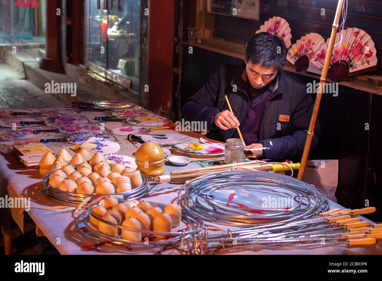 Chinese handicrafts hi-res stock photography and images - Alamy