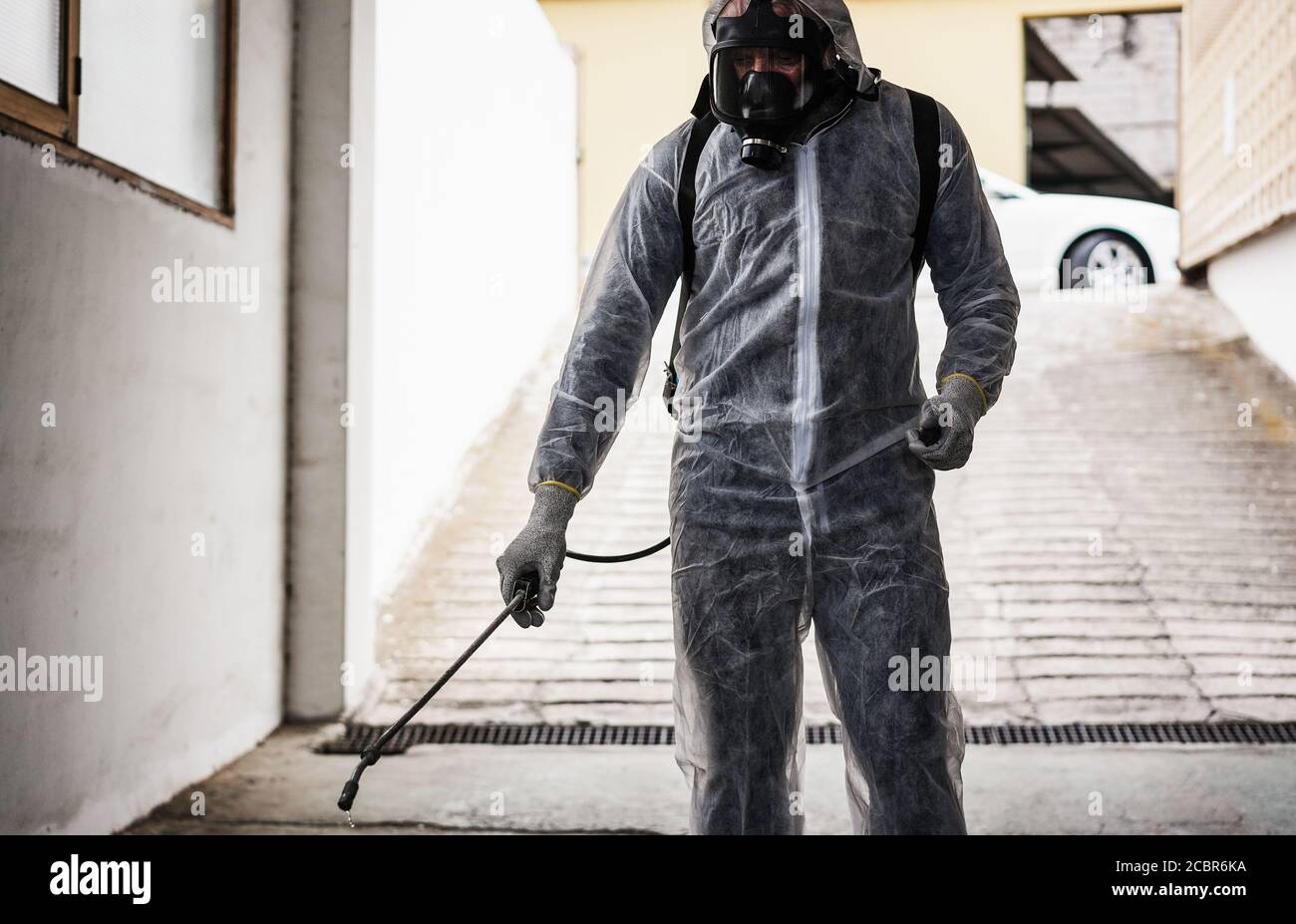 Hazmat decontamination people hi-res stock photography and images - Alamy