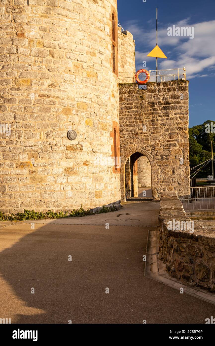 Turret walls hi-res stock photography and images - Alamy