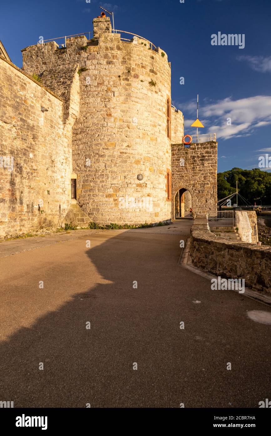 Turret walls hi-res stock photography and images - Alamy