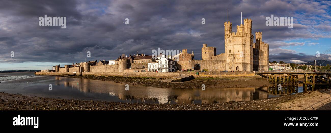 Panoramic view of Caernarfon castle and walls, North Wales coast Stock ...