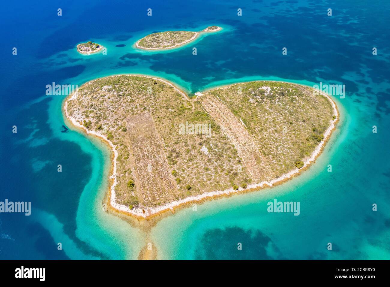 Heart shaped island hi-res stock photography and images - Alamy