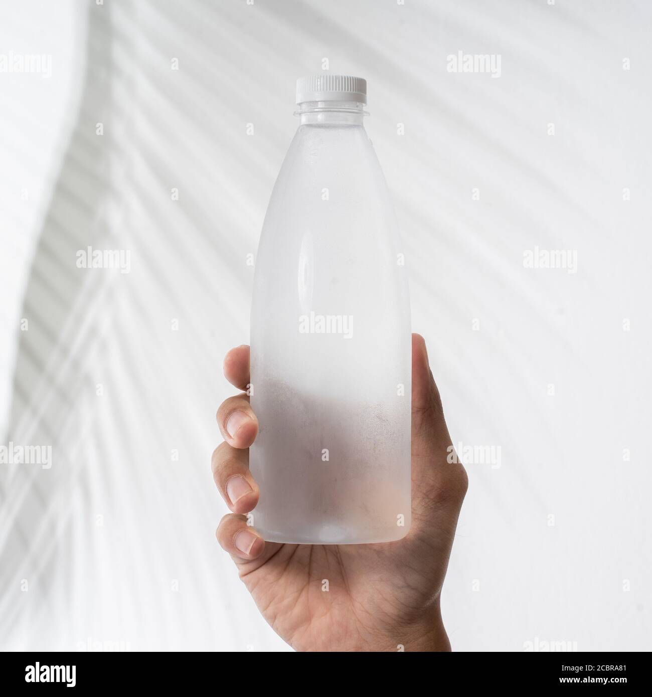 liquid product on blank plastic container bottle mockup Stock Photo - Alamy