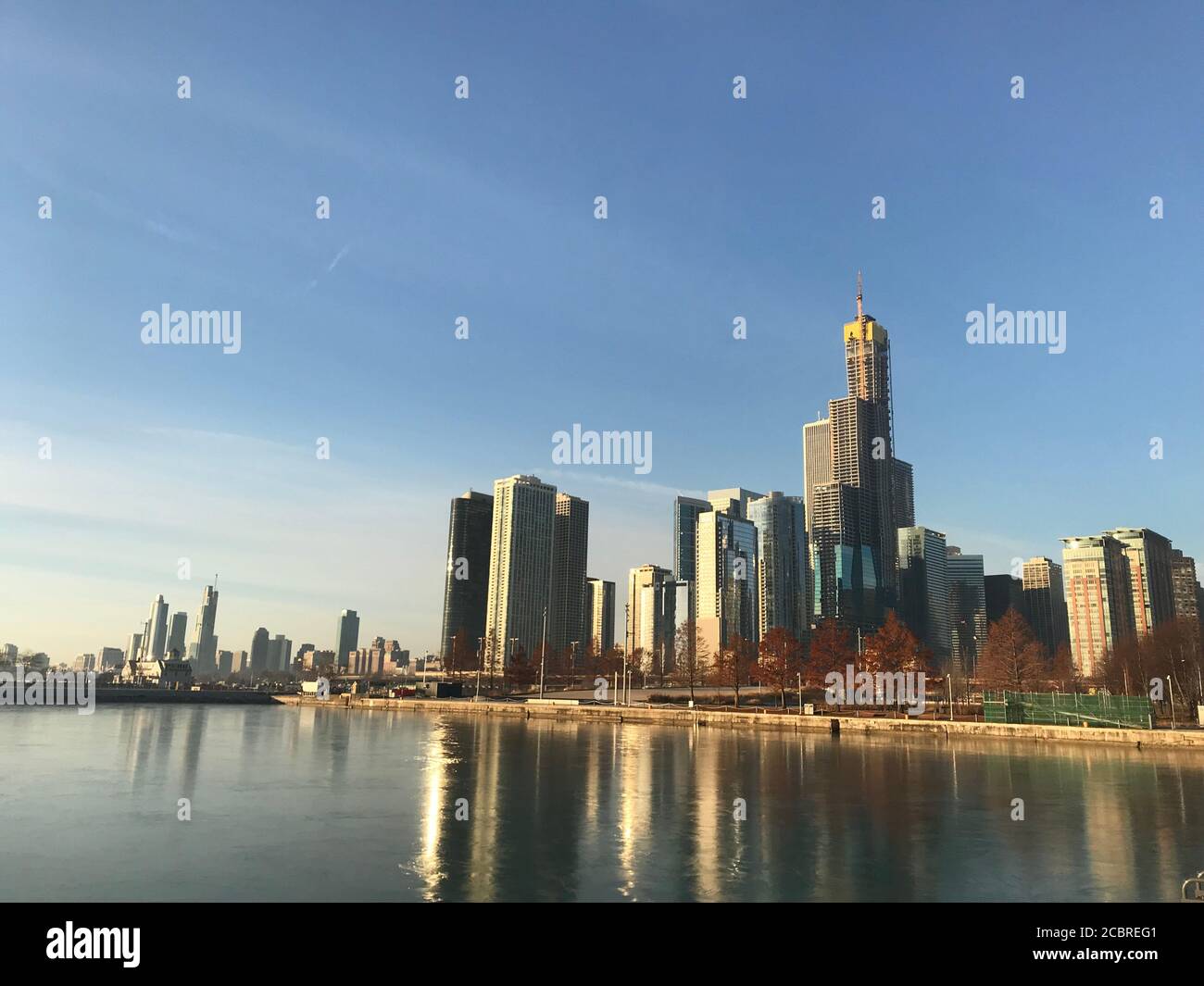 Downtown chicago skyline hi-res stock photography and images - Alamy