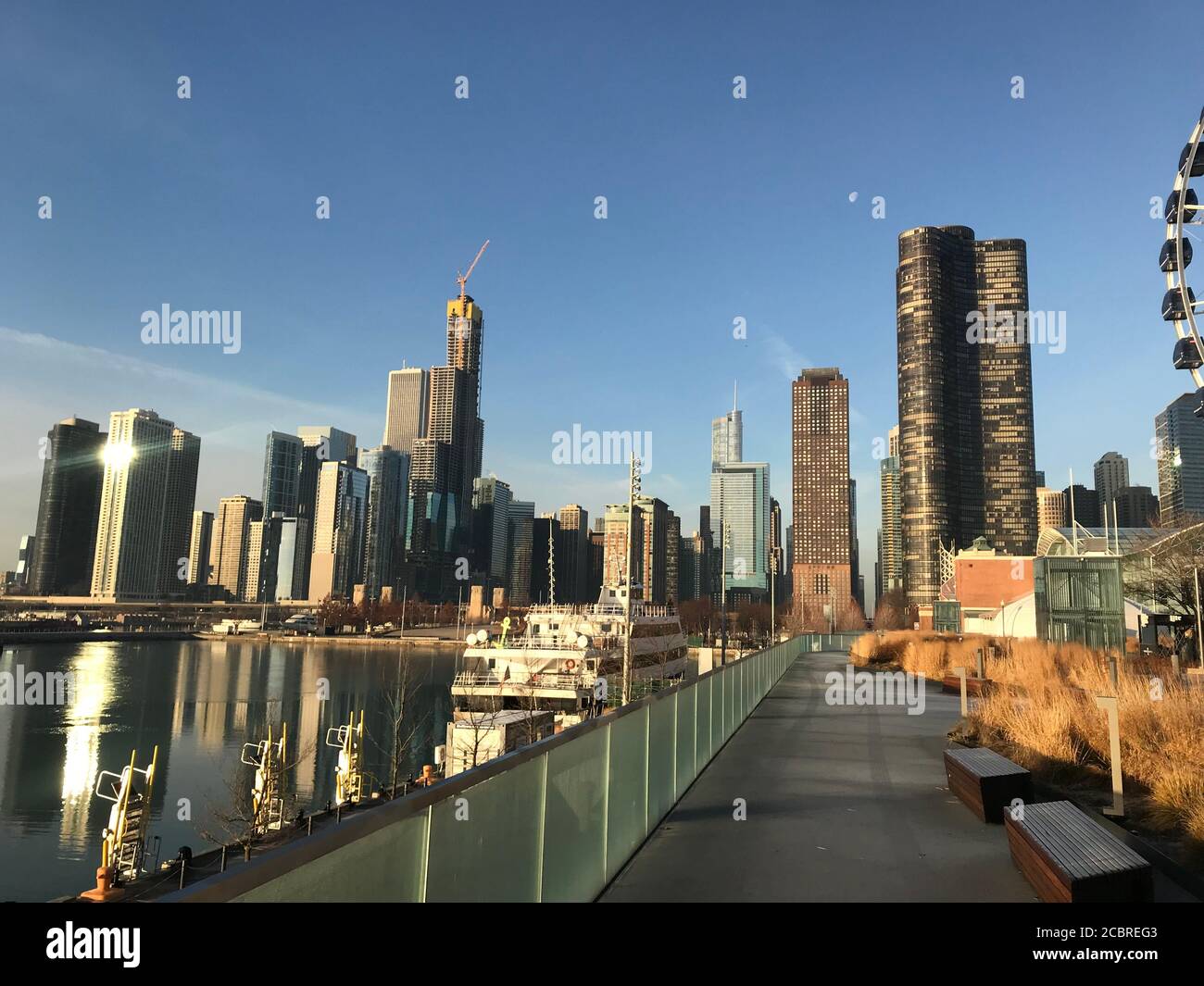 Downtown Chicago skyline with reflections on the Michigan lake. Early ...