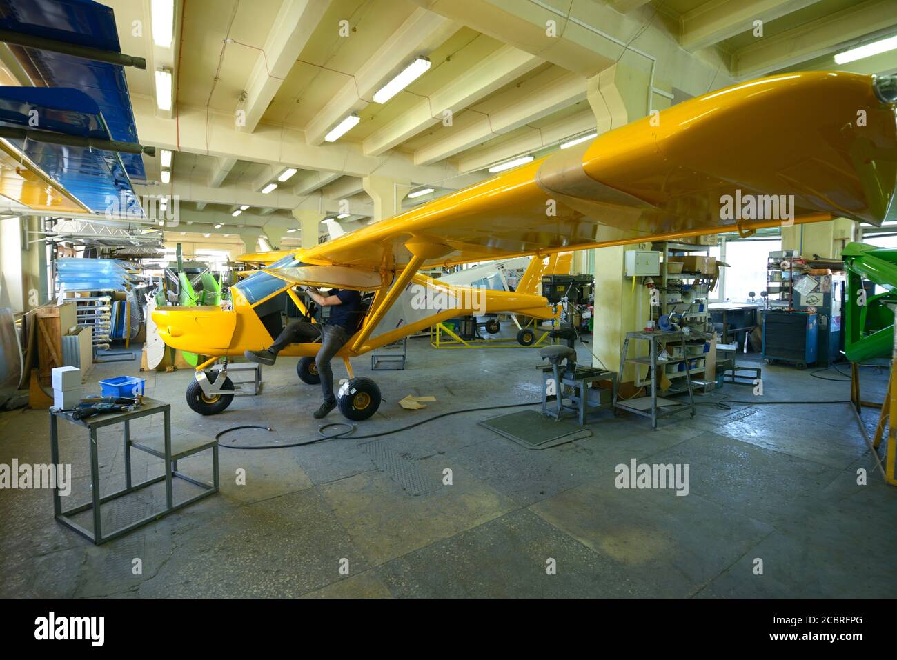 Planes assembly hi-res stock photography and images - Alamy