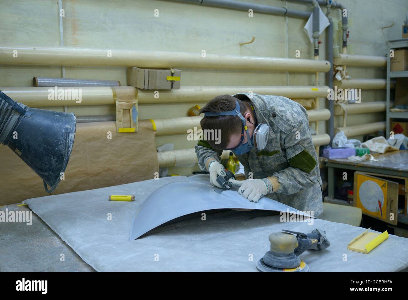 Assembling planes hi-res stock photography and images - Alamy
