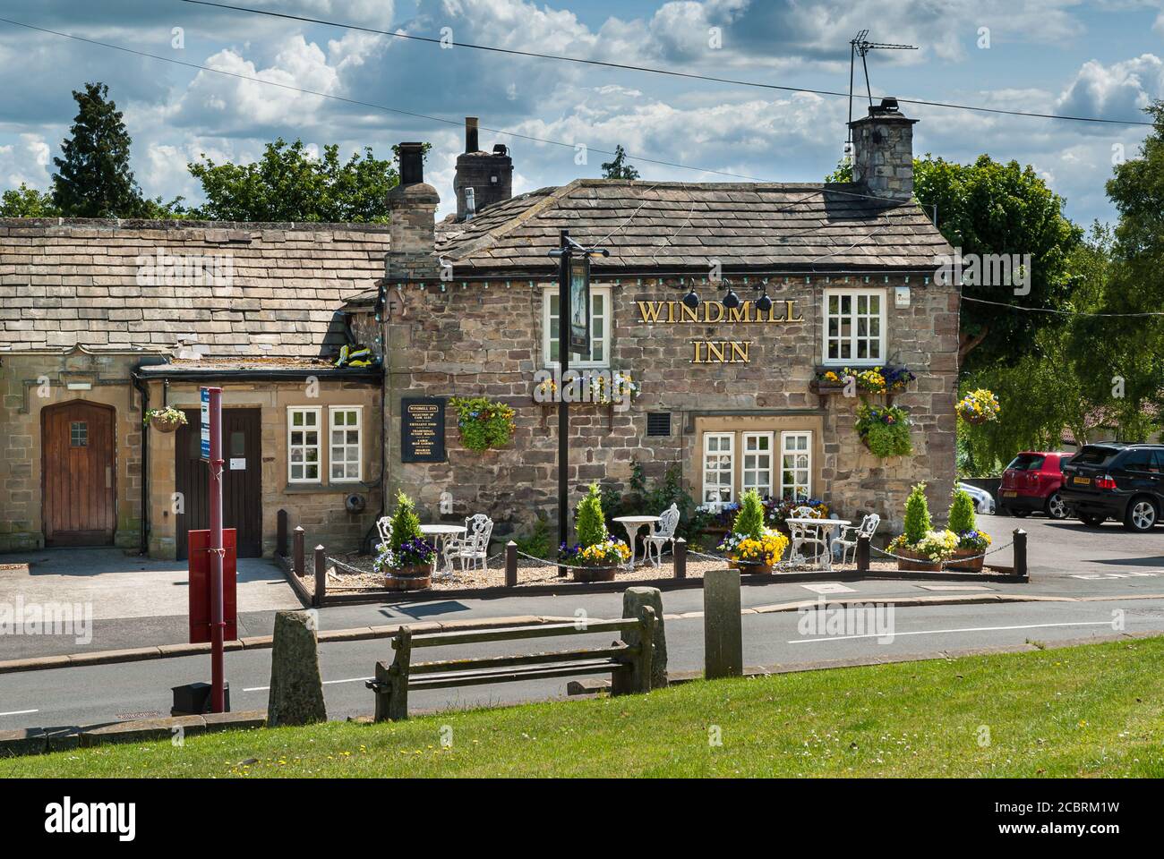 Old english pub hi-res stock photography and images - Alamy