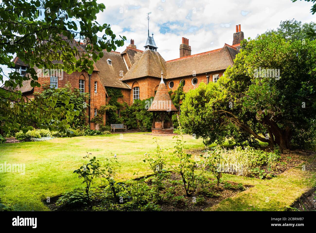 Red house morris hi-res stock photography and images - Alamy