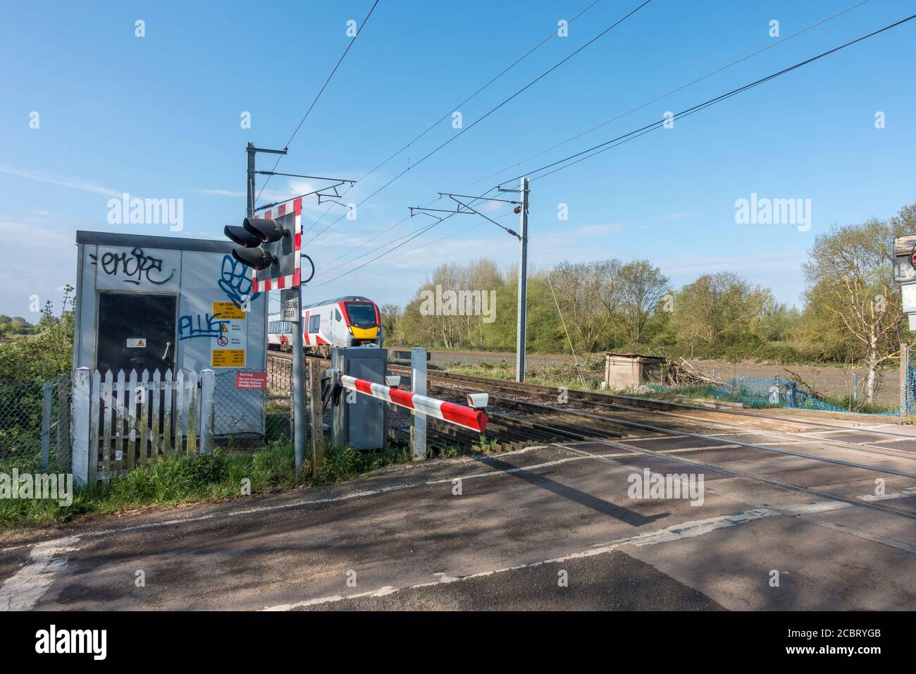 Overhead train line hi-res stock photography and images - Alamy