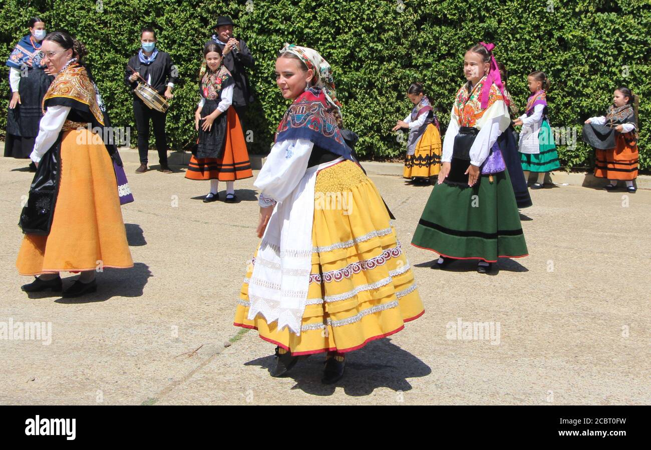Women traditional dress dancing on hi-res stock photography and images ...