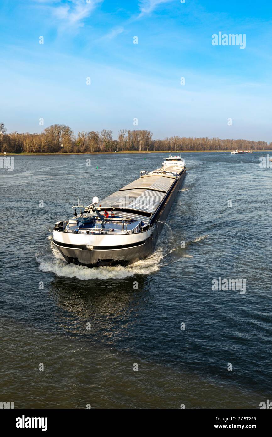 Liquefied natural gas tank ship hi-res stock photography and images - Alamy