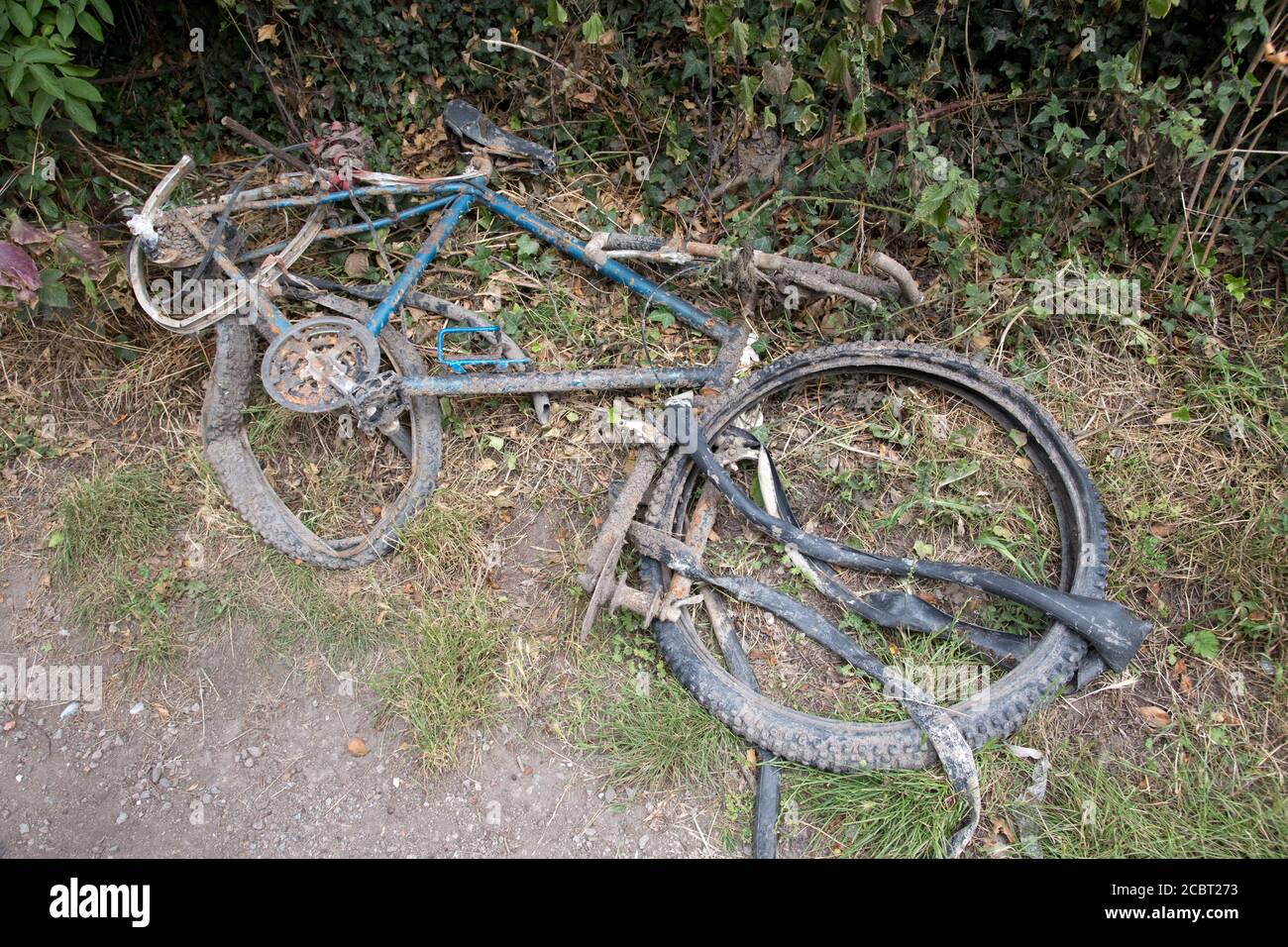 Damaged bicycle hi-res stock photography and images - Alamy