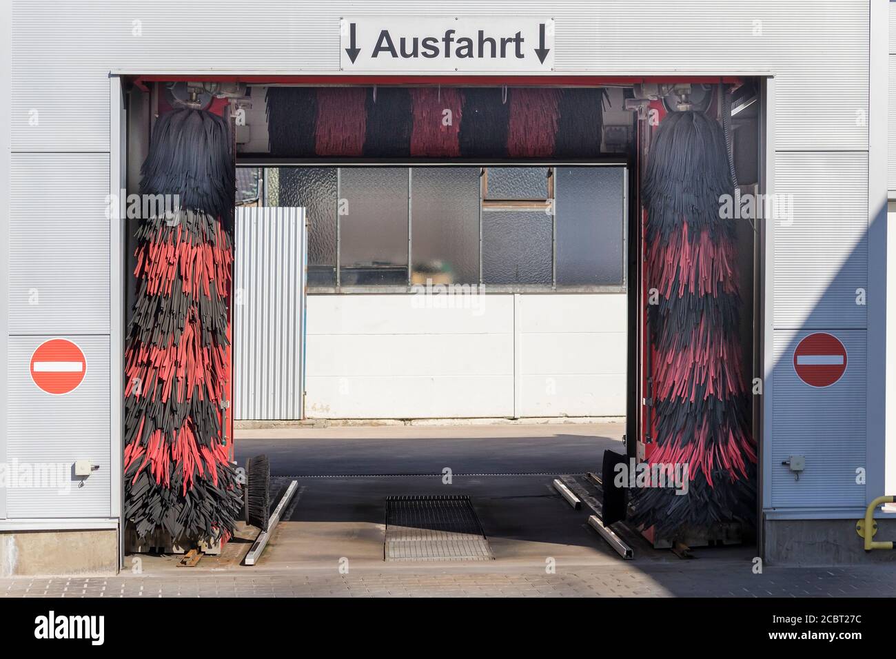 Exit car wash hi-res stock photography and images - Alamy