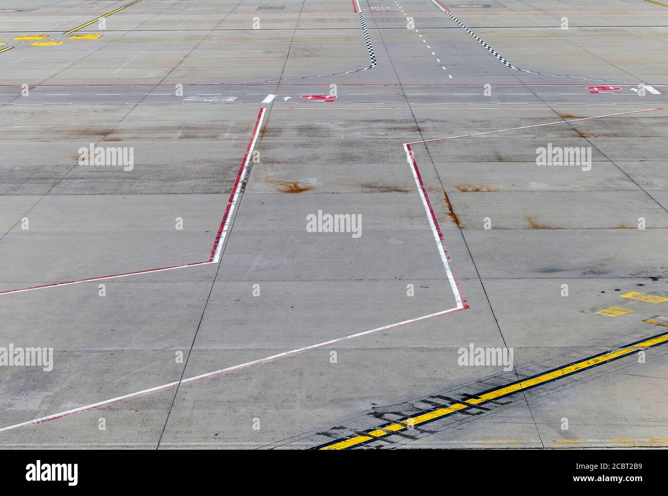 Airport runway road marking hi-res stock photography and images - Alamy