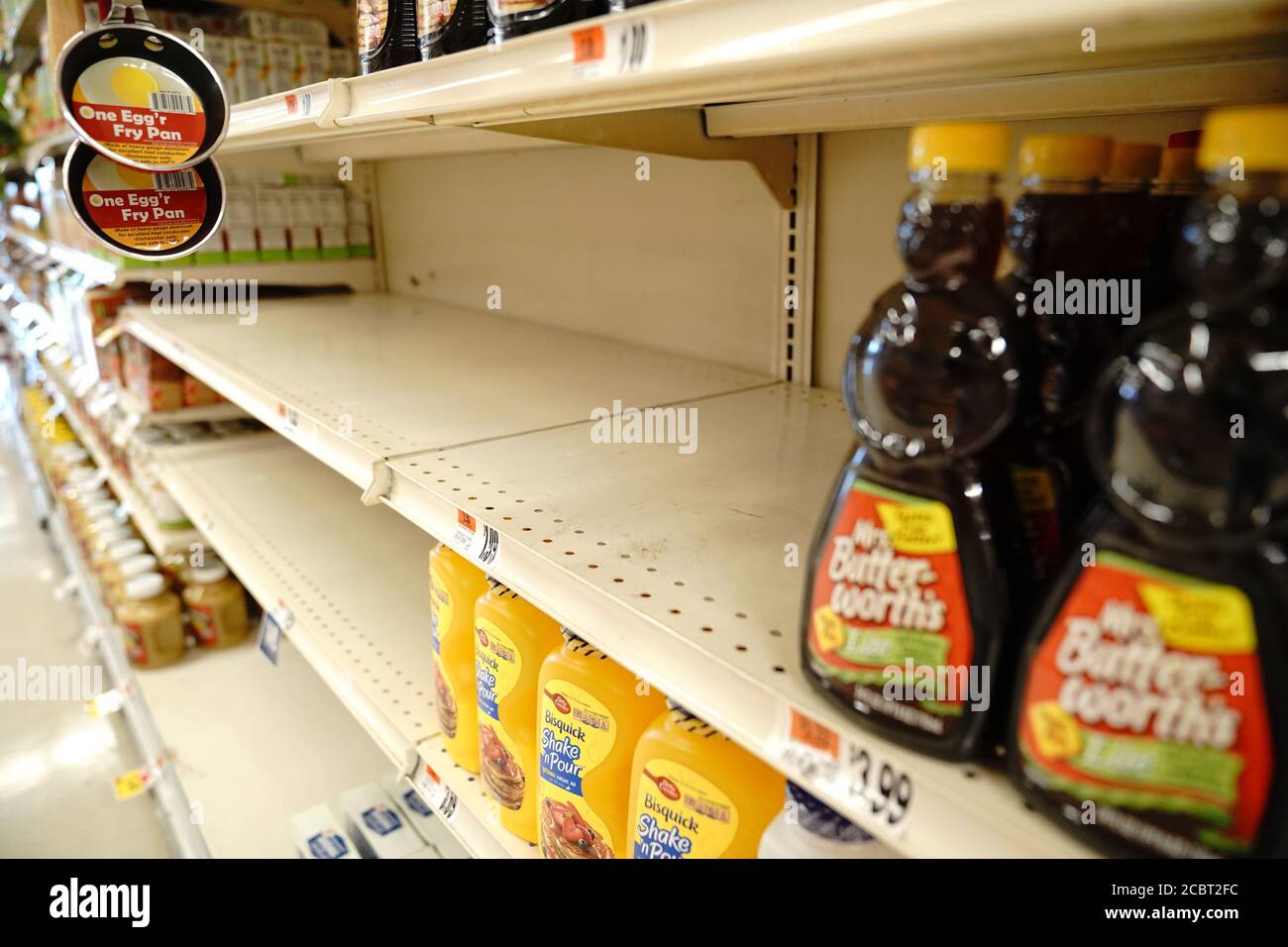 Empty supermarket shelves usa hi-res stock photography and images - Alamy