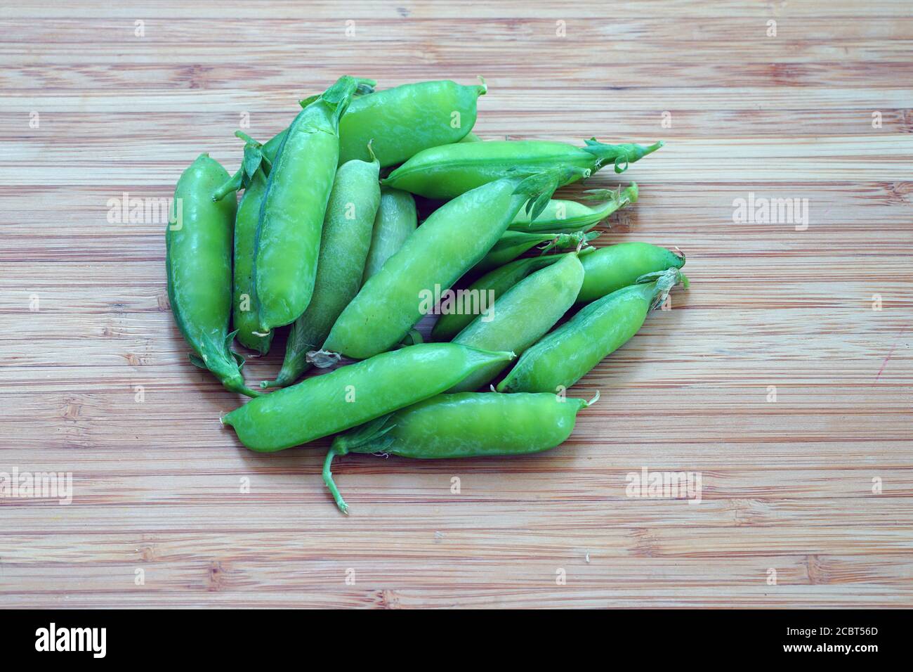 Freshly picked green garden peas Stock Photo - Alamy