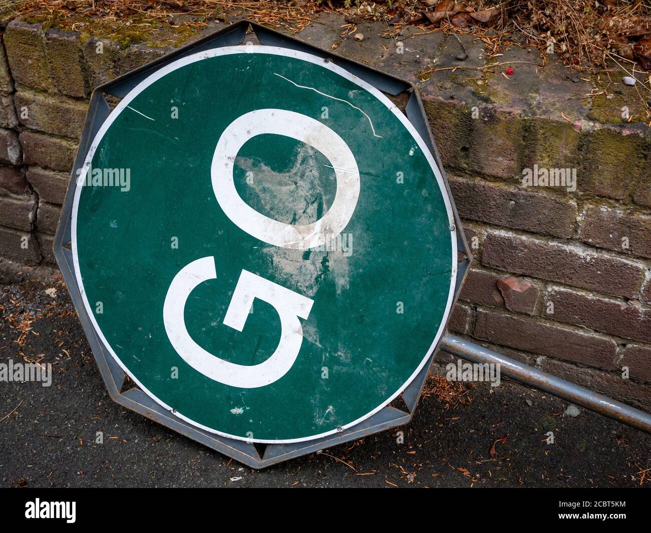 Road sign go green text hi-res stock photography and images - Alamy