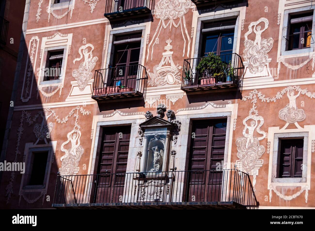 Barcelona's Gothic Quarter sgraffito, the technique of layering plaster ...