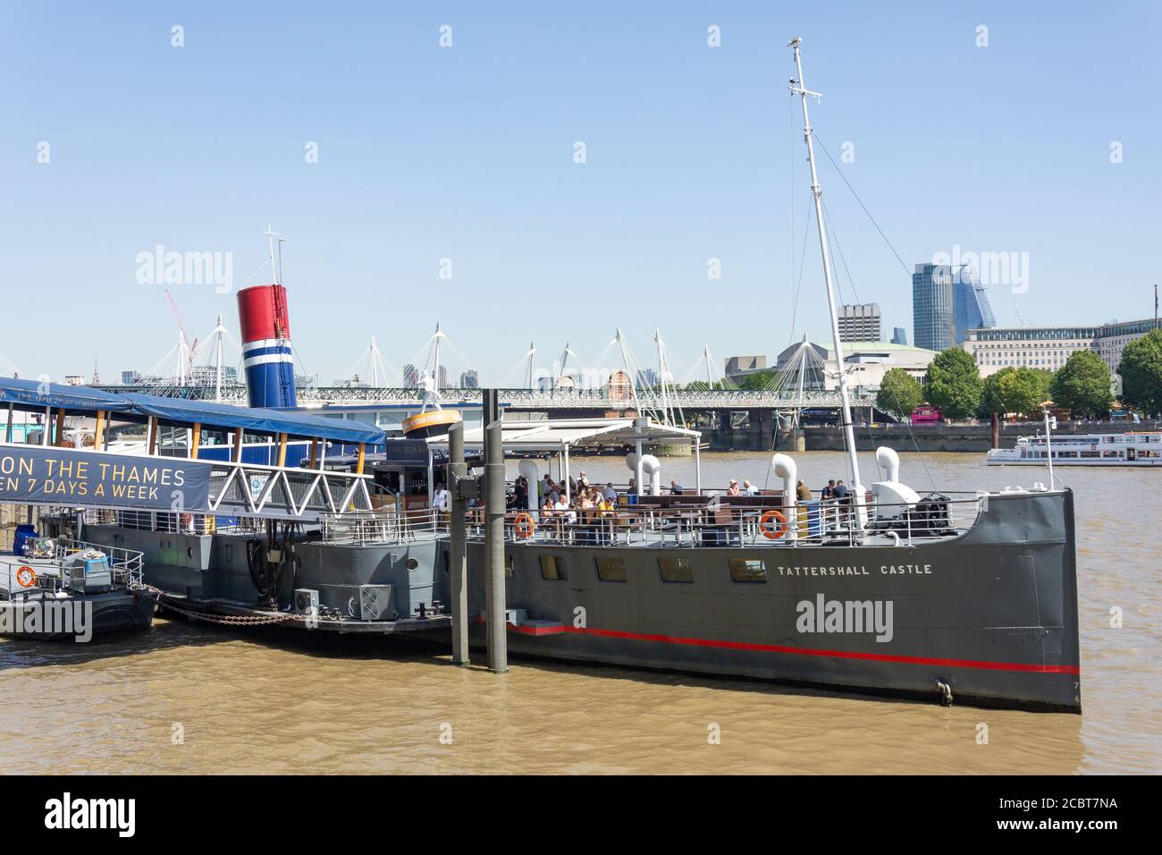 Tattershall castle pub boat on embankment hi-res stock photography and ...
