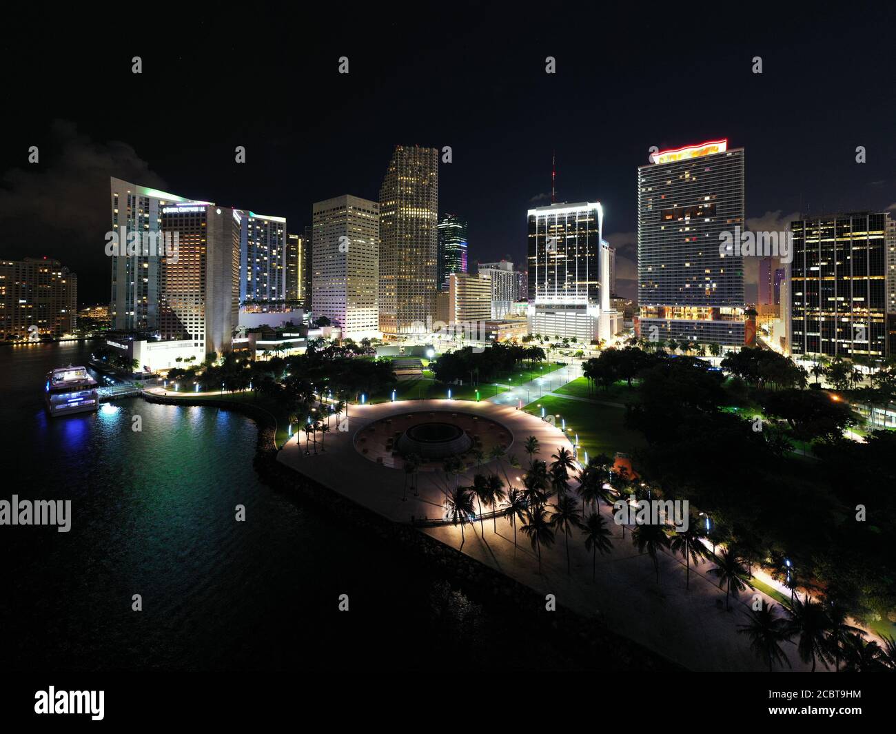 Facing the park hi-res stock photography and images - Alamy