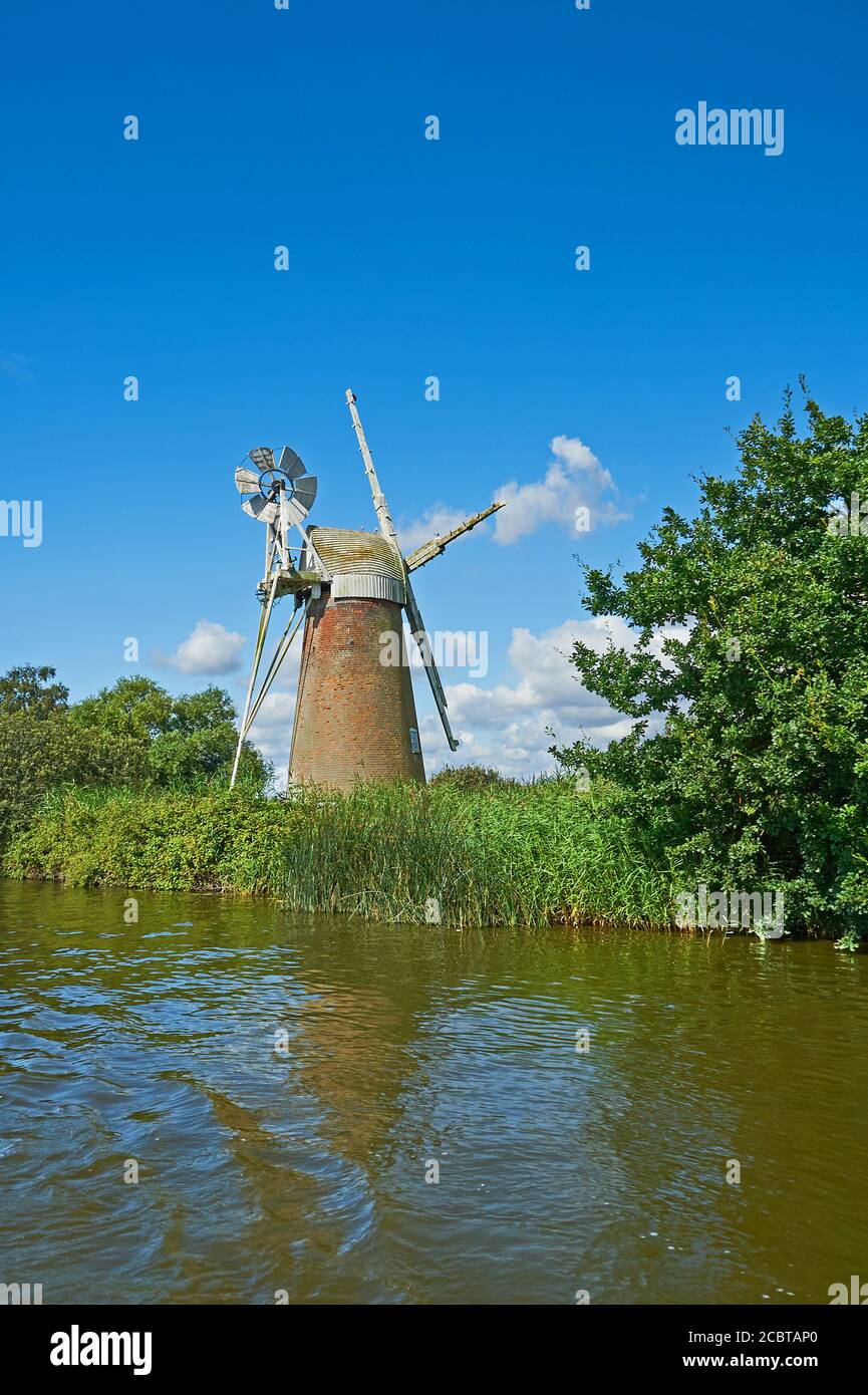Turf fen windmil summer hi-res stock photography and images - Alamy