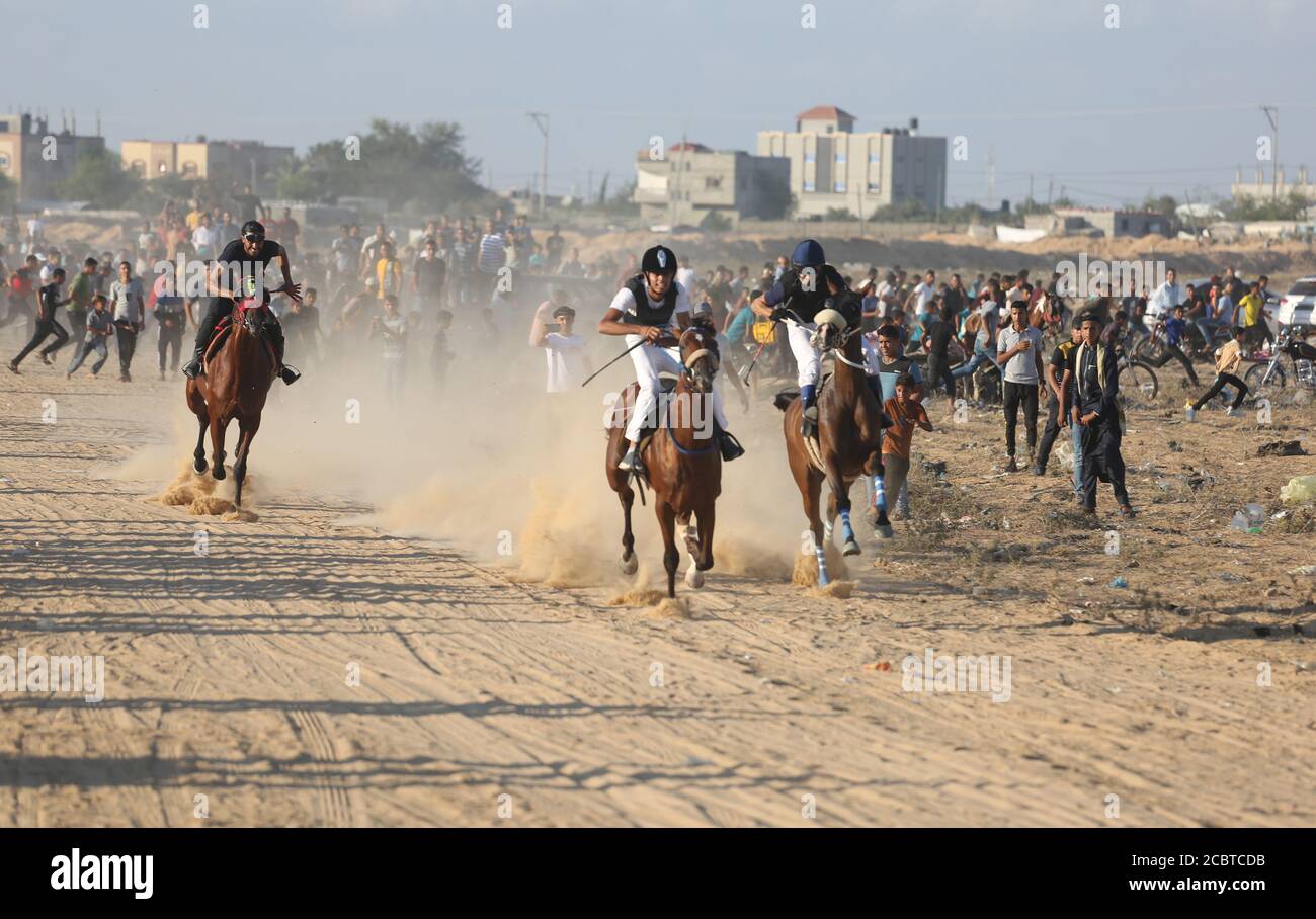 Rafah, The Gaza Strip, Palestine. 15th Aug, 2020. Palestinian jockeys ...