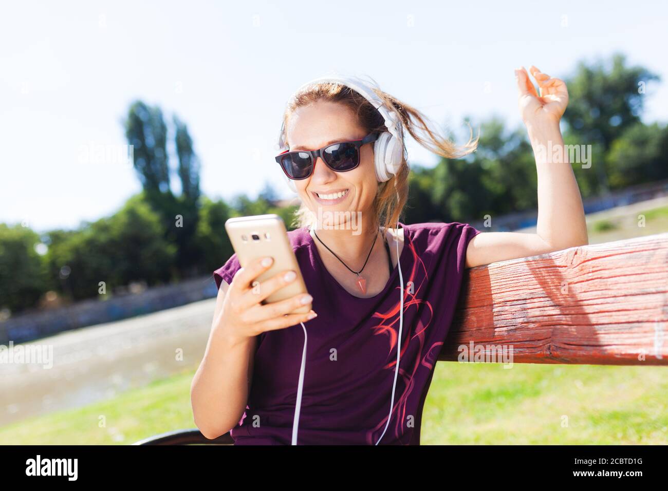 Pretty girl selfie hi-res stock photography and images - Alamy