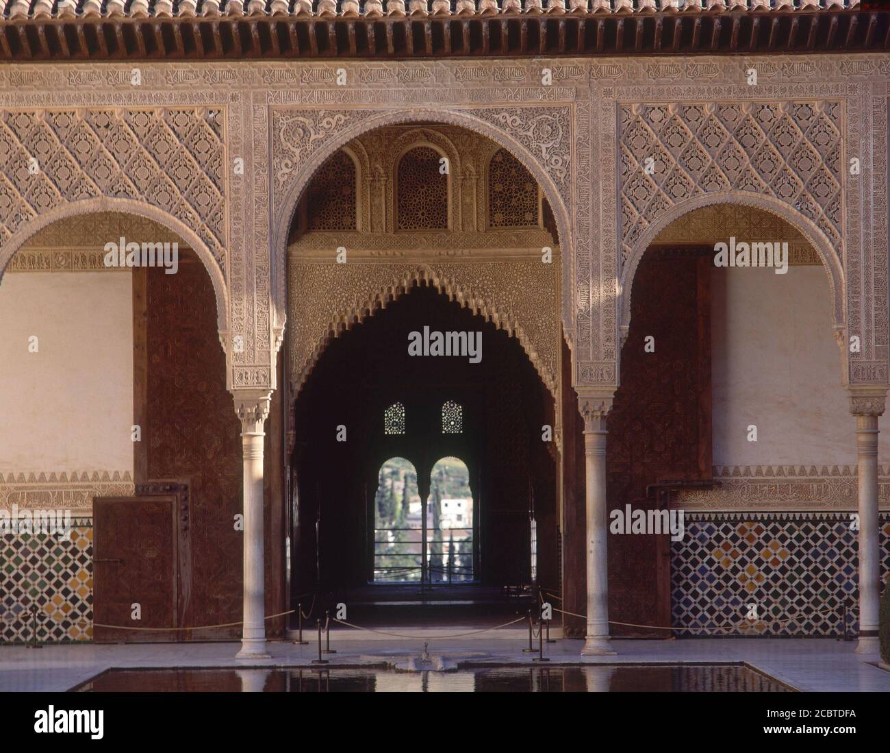 ARCADA FRONTAL ARQUITRABADA DEL PALACIO DE COMARES-S XIV ARQUITECTURA ...