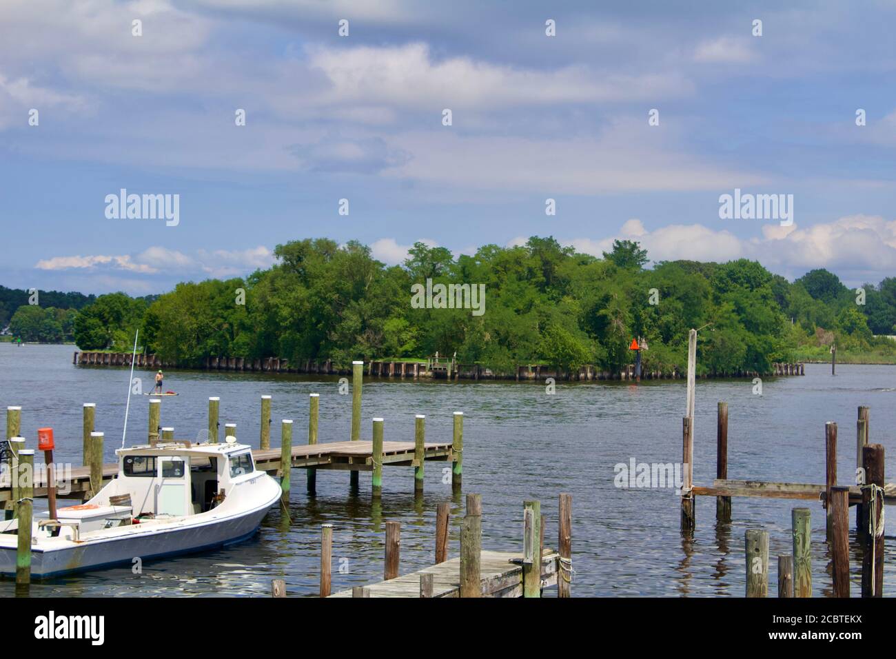 Boat at a pier hi-res stock photography and images - Alamy