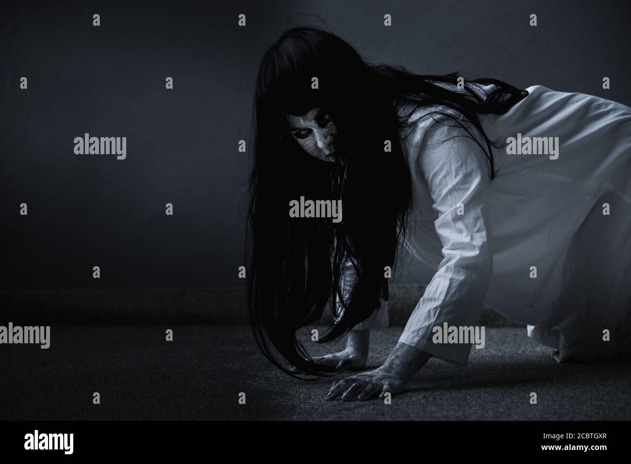 Woman crawling creepy hi-res stock photography and images - Alamy