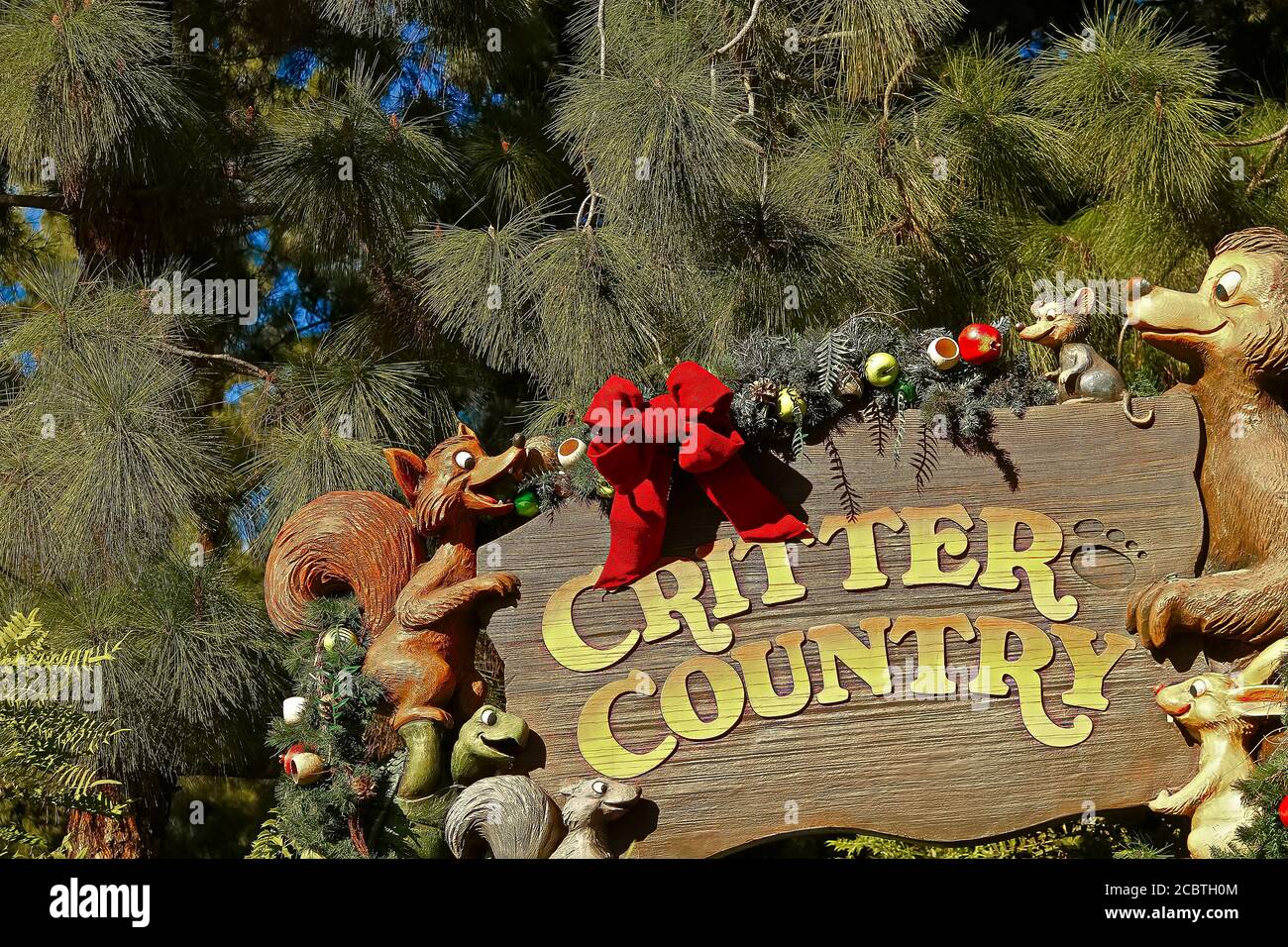 Disneyland log ride hi-res stock photography and images - Alamy