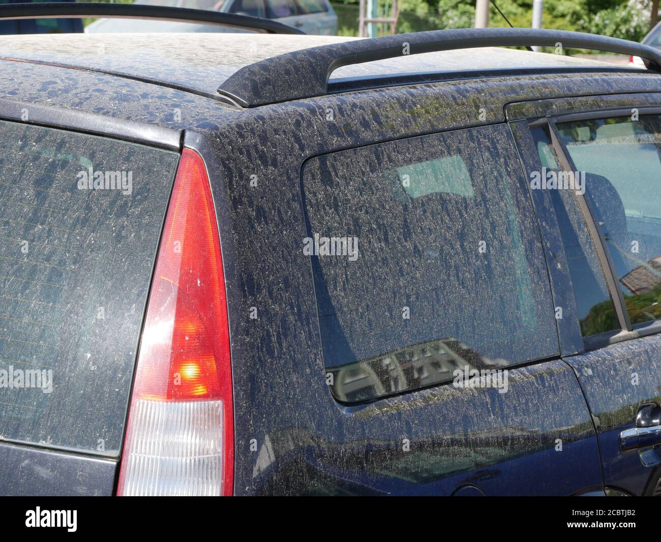 Car covered in dirt hi-res stock photography and images - Alamy